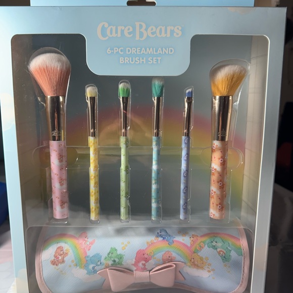 Care Bears | Makeup | Care Bears Dreamland Brush Set With Pastel Colors ...